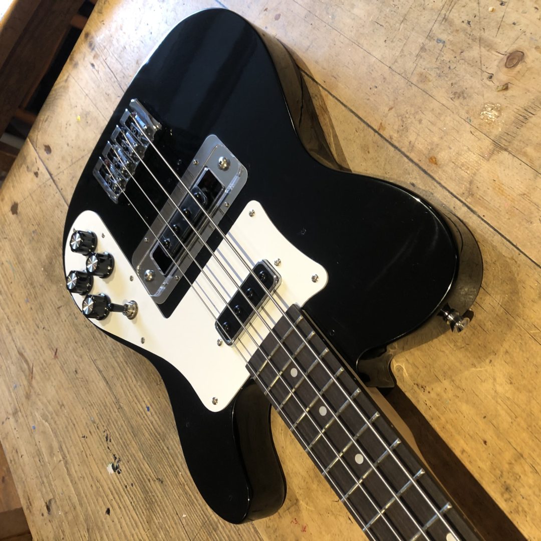 Retrovibe T32 “Telenbacker” Bass 32″ medium scale – Black – Retrovibe