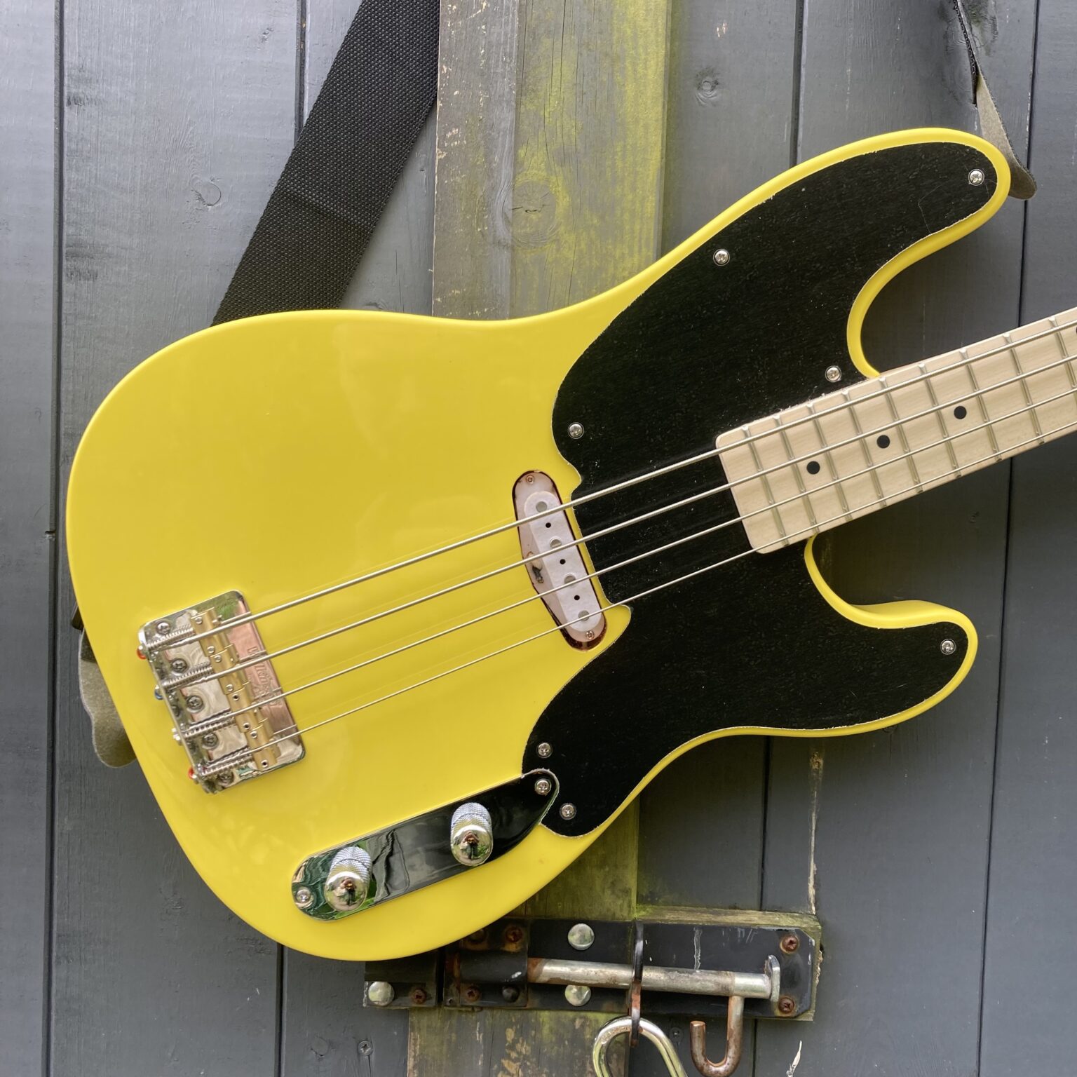 Retrovibe P30 Slab Precision Bass 30.6″ short scale Yellow Limited ...