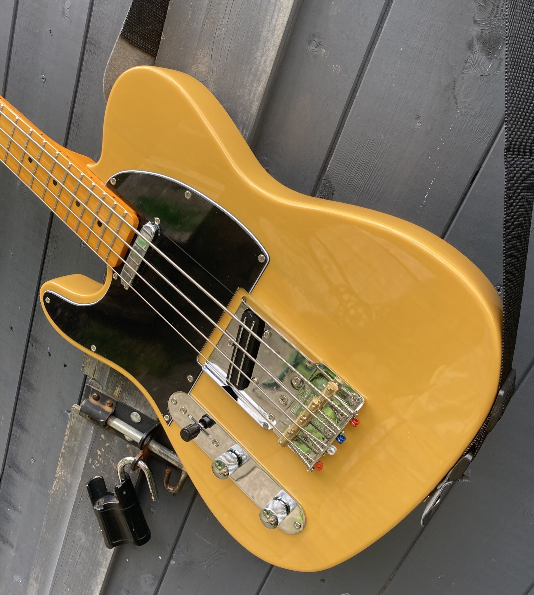 Retrovibe T30 Lefty Telecaster Bass 30.” short scale Butterscotch ...