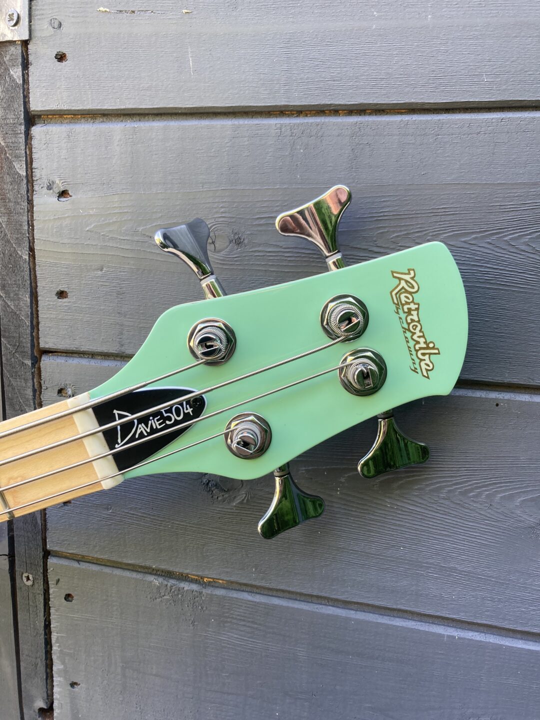 Retrovibe Davie504 EVO Custom Modified Bass 34″ scale – Surf Green ...