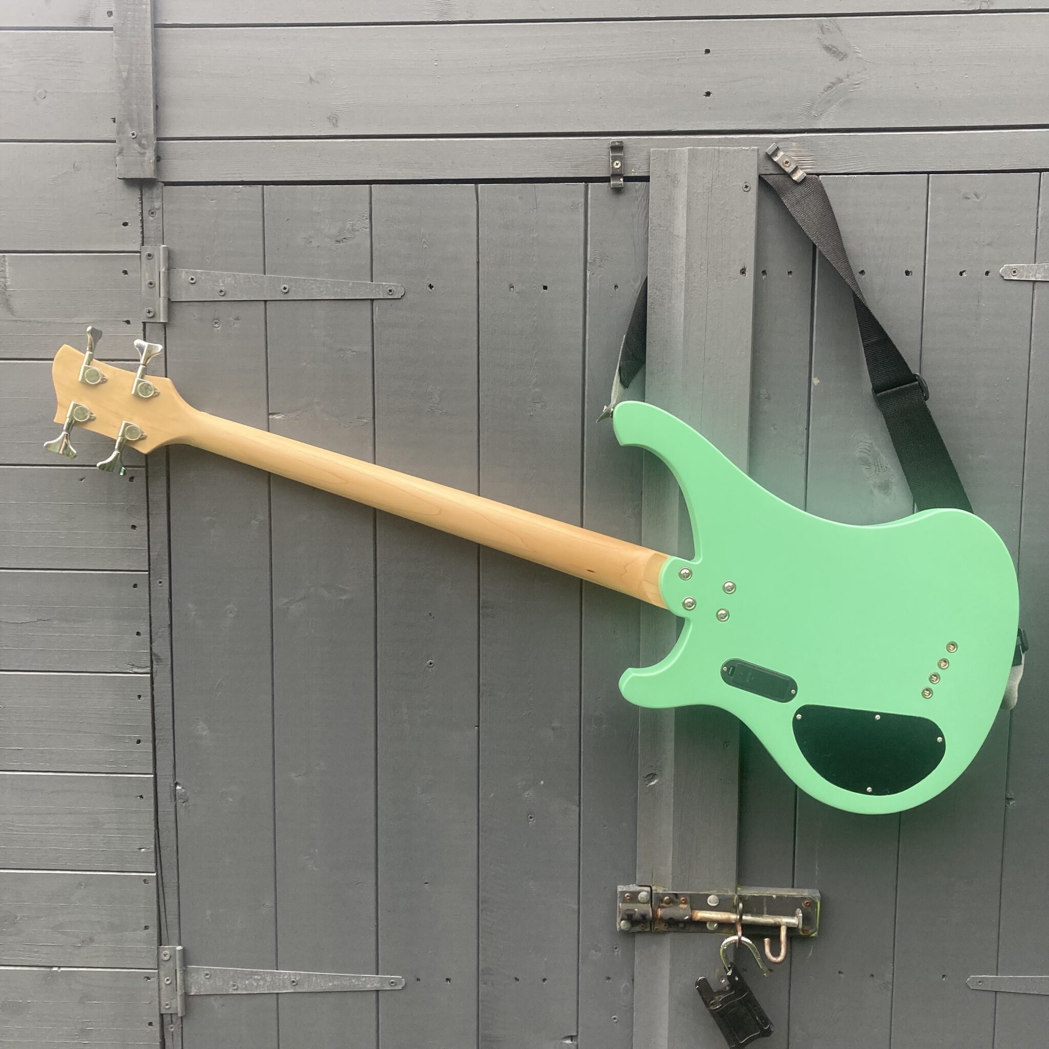Retrovibe RC30 Li’l Richard Short Scale Bass 30.6″ scale with Stinger ...