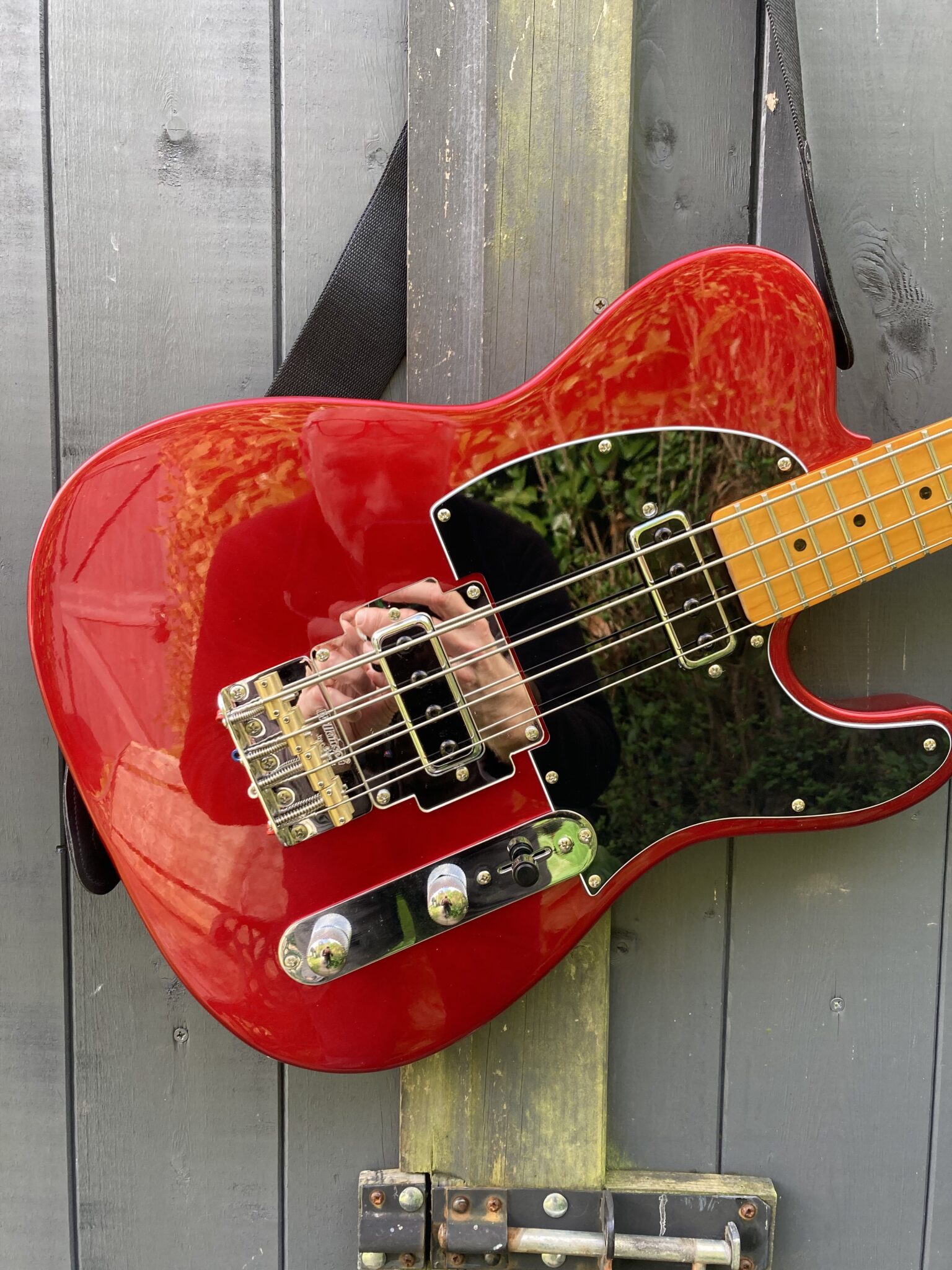 Retrovibe T30 Tele Bass 30.6″ scale – Candy Red – Hygain pickups ...