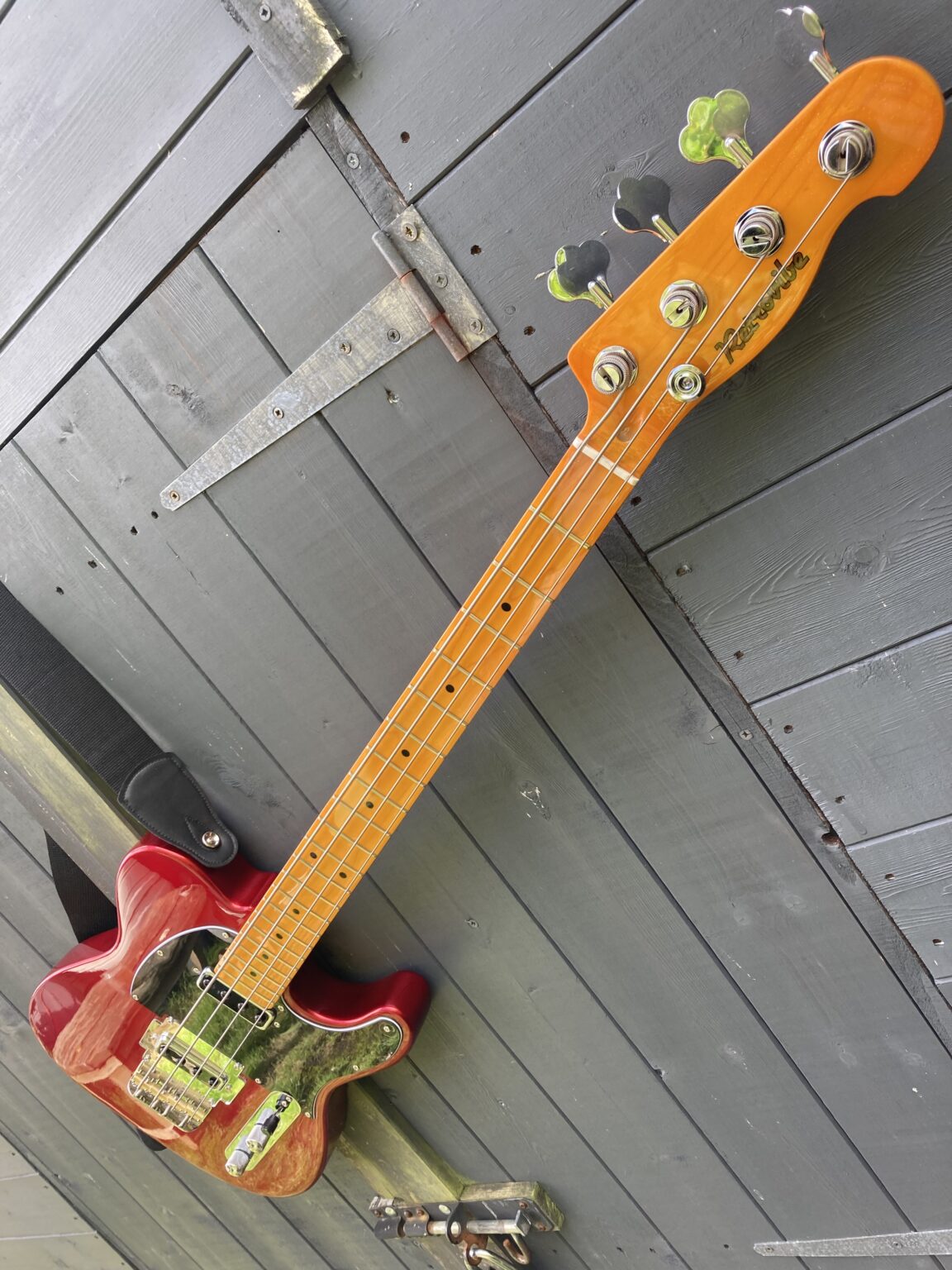 Retrovibe T30 Tele Bass 30.6″ scale – Candy Red – Hygain pickups ...