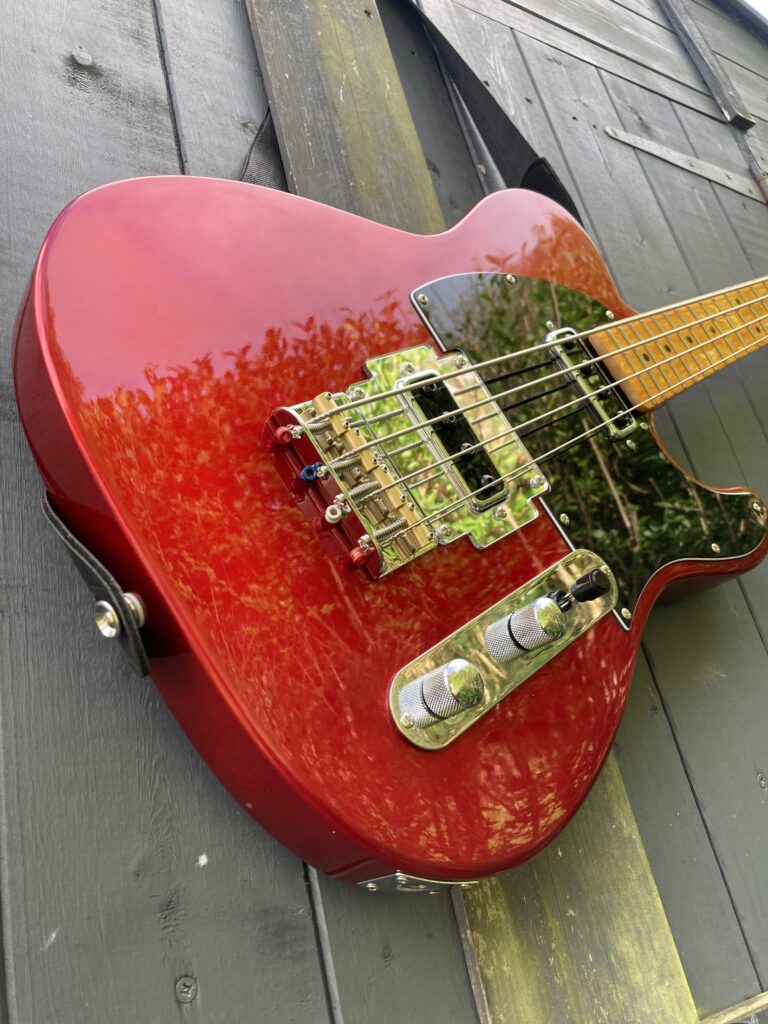Retrovibe T30 Tele Bass 30.6″ scale – Candy Red – Hygain pickups ...