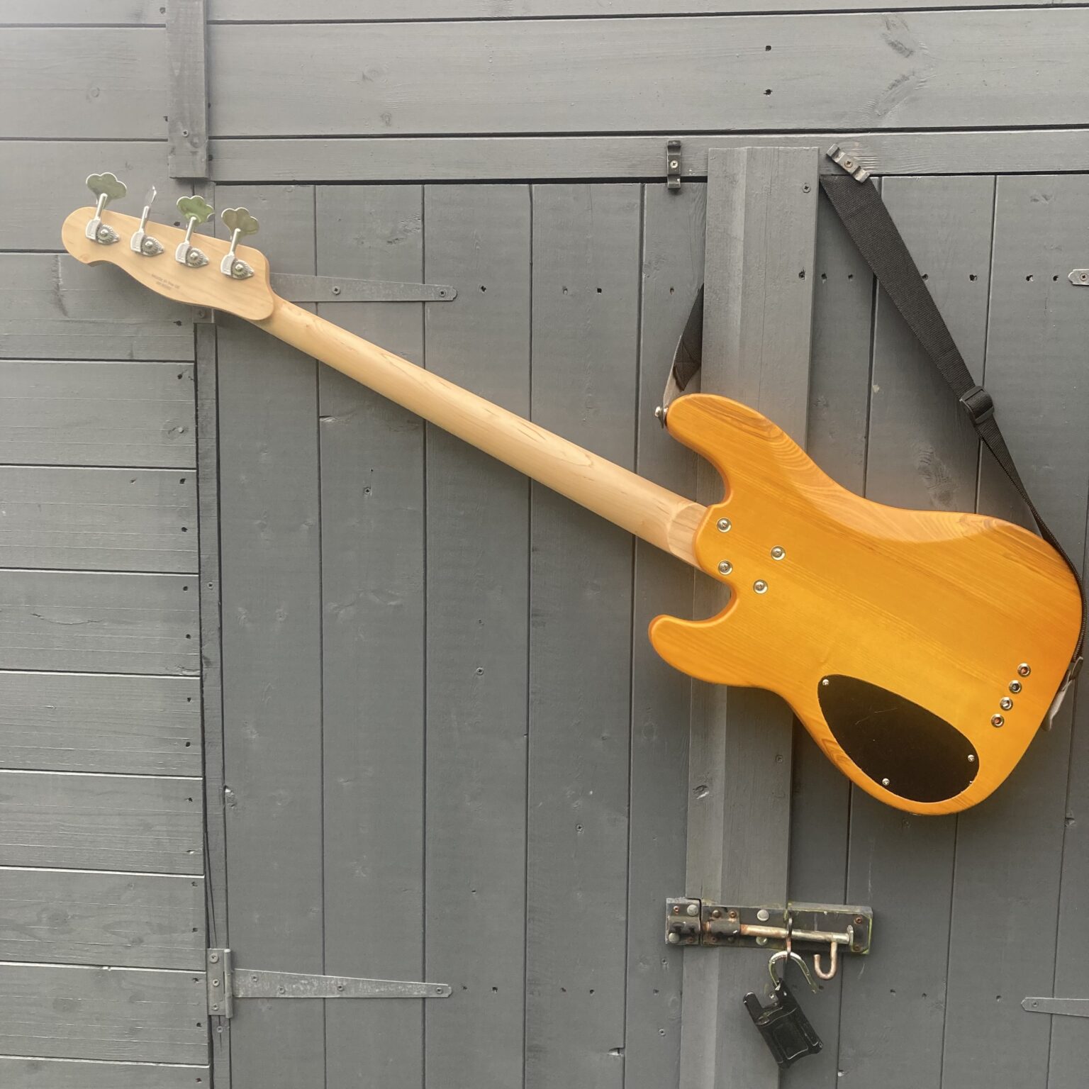 Retrovibe Route’51 Slab Precision Bass 32″ medium scale Amber – one off ...