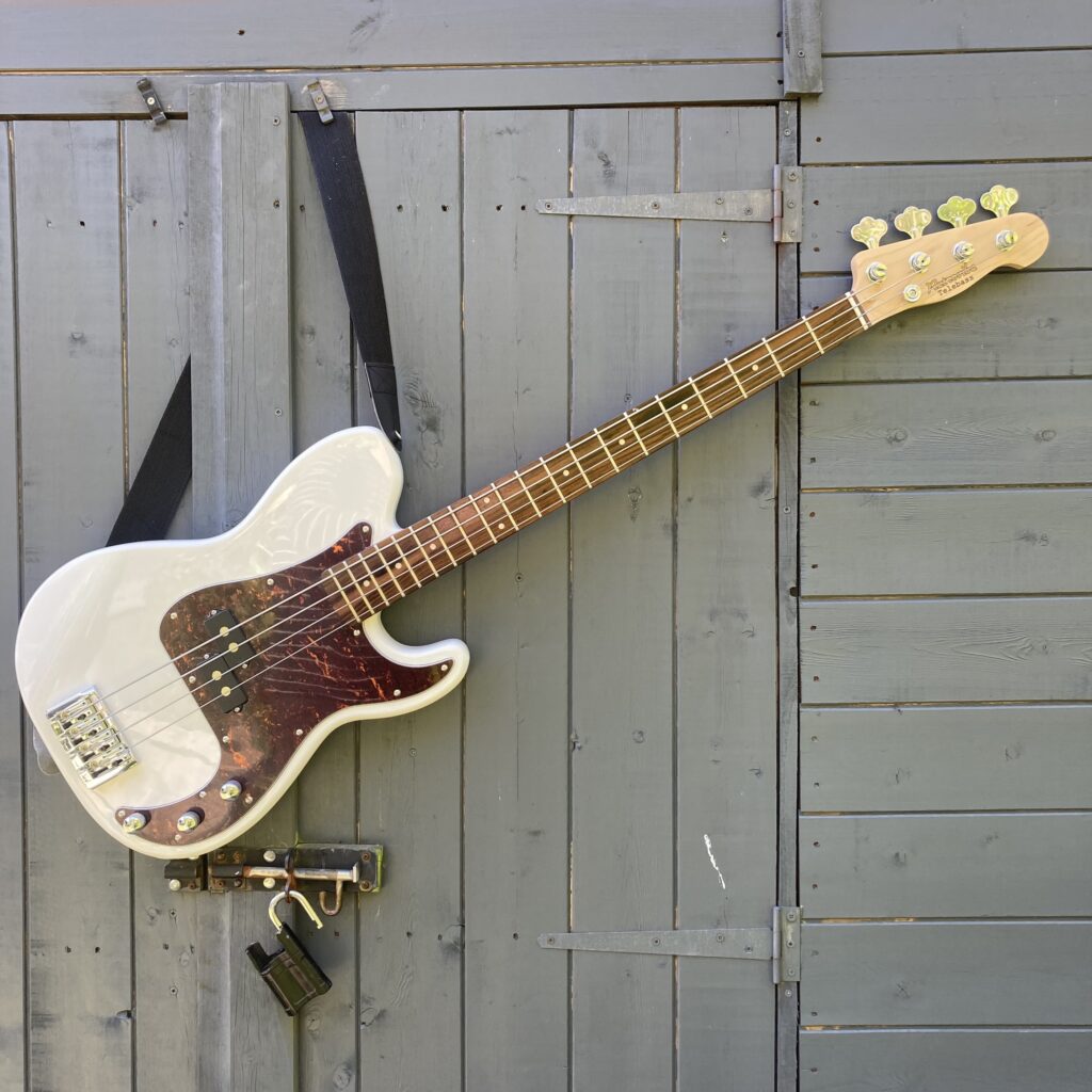 Retrovibe T34 Tele Bass 34″ scale Active Stinger Pre-amp – Retrovibe