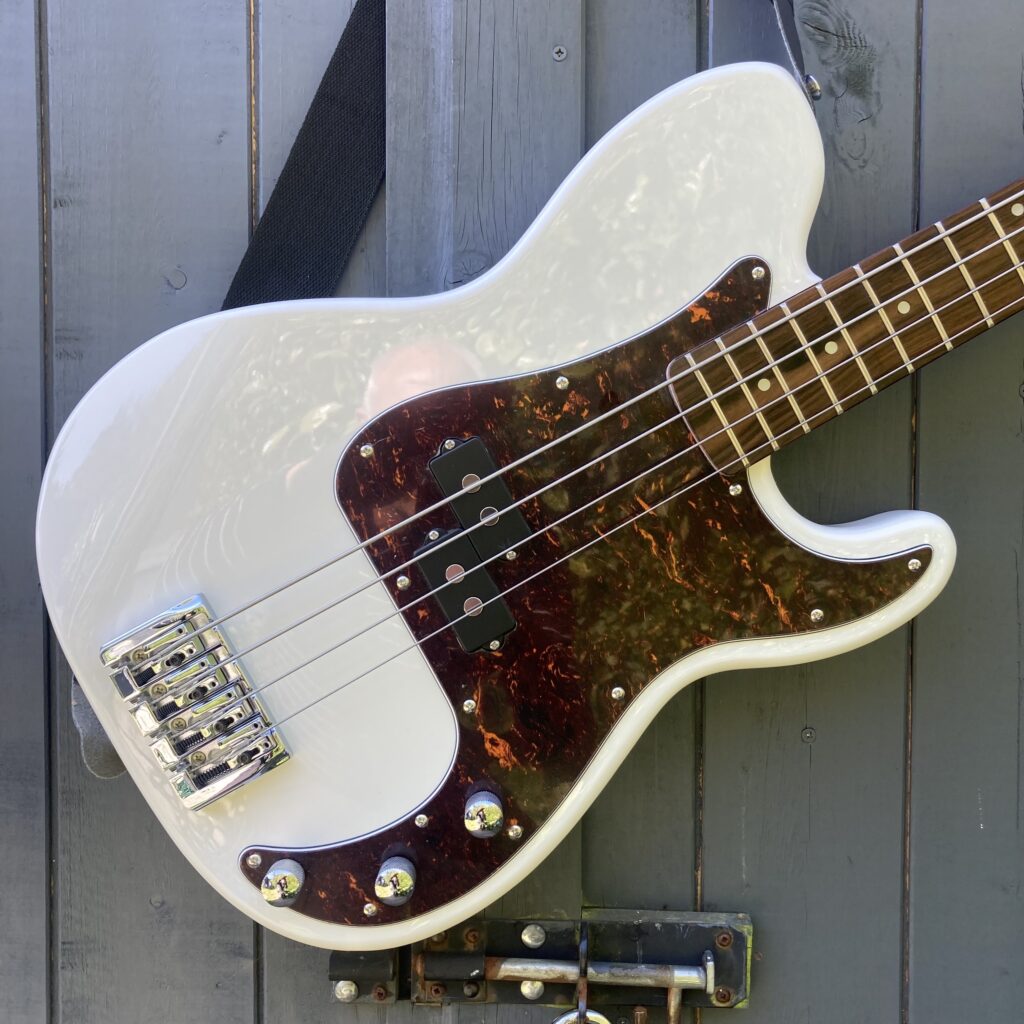 Retrovibe T34 Tele Bass 34″ scale Active Stinger Pre-amp – Retrovibe